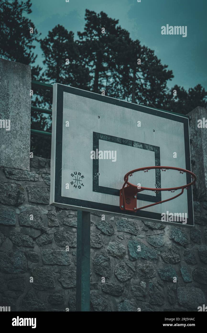 Steel basketball hoop hi-res stock photography and images - Alamy