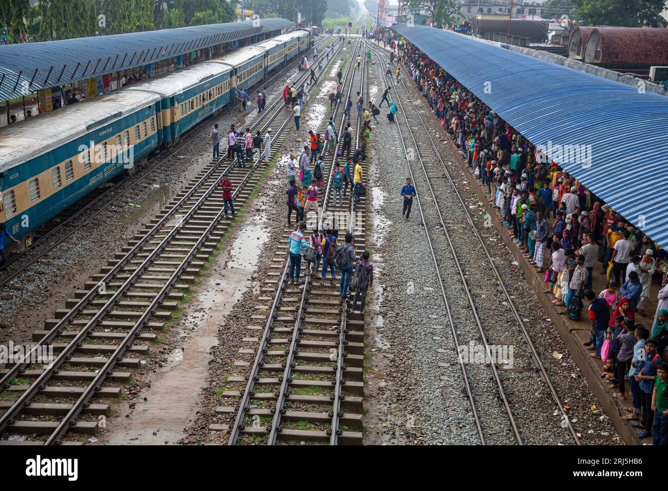 Homebound people crammed at the Airport Railway Station in Dhaka to get ...