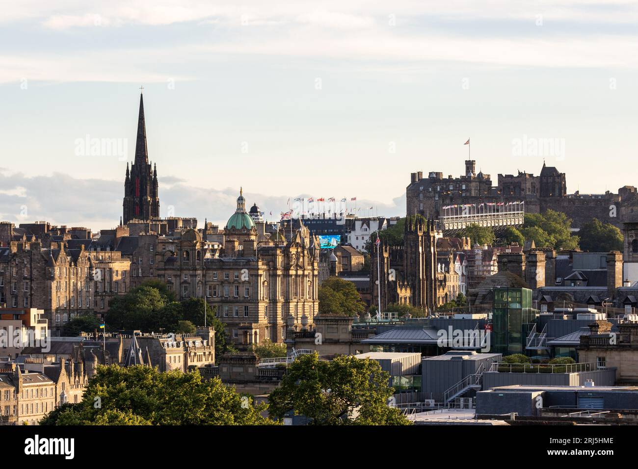 Mound castle edinburgh hi-res stock photography and images - Alamy