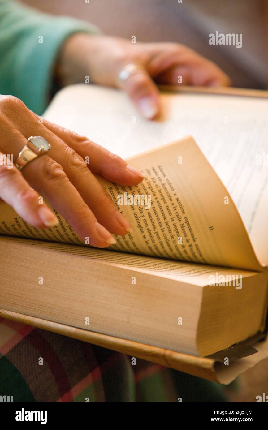 Hands flipping pages book reading hi-res stock photography and images ...