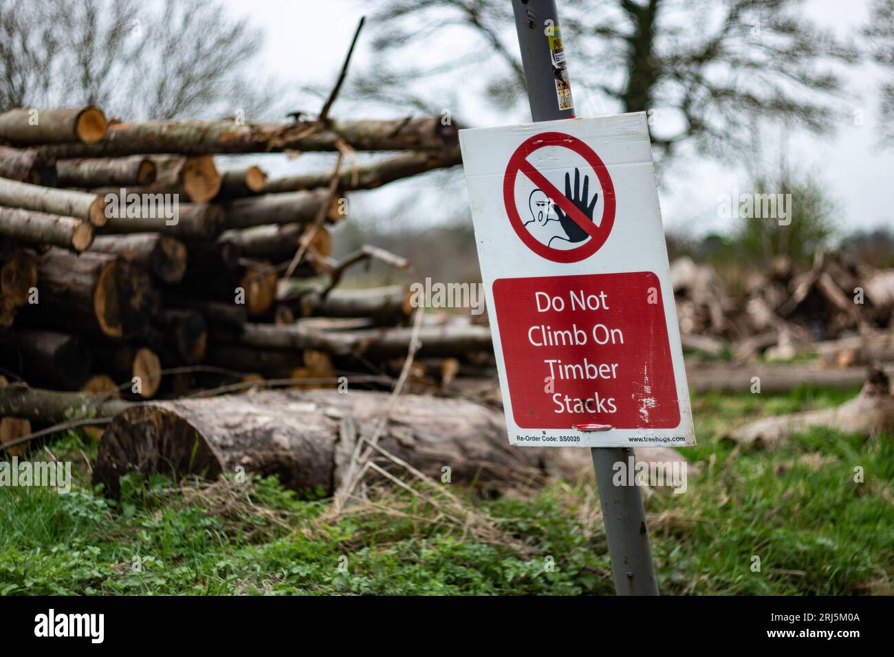 Warning sign climb on timber hi-res stock photography and images - Alamy