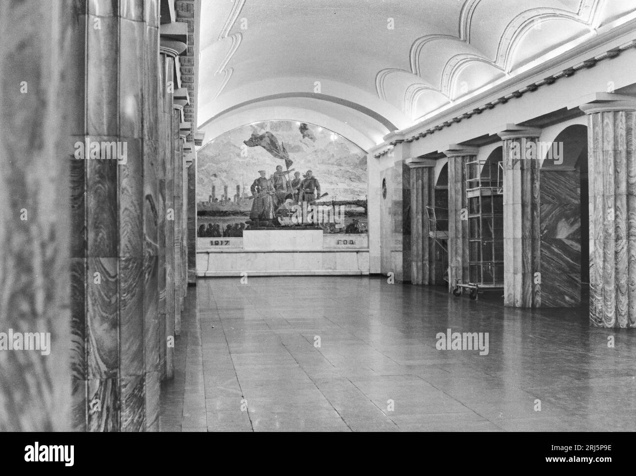 Moscow metro mural hi-res stock photography and images - Alamy