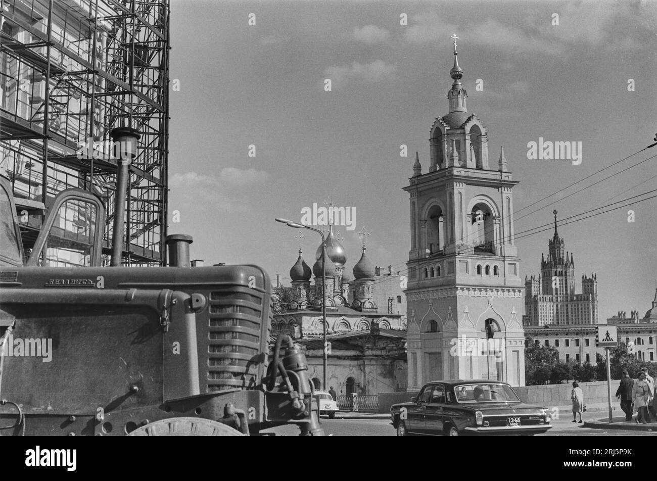 Building in moscow Black and White Stock Photos & Images - Alamy