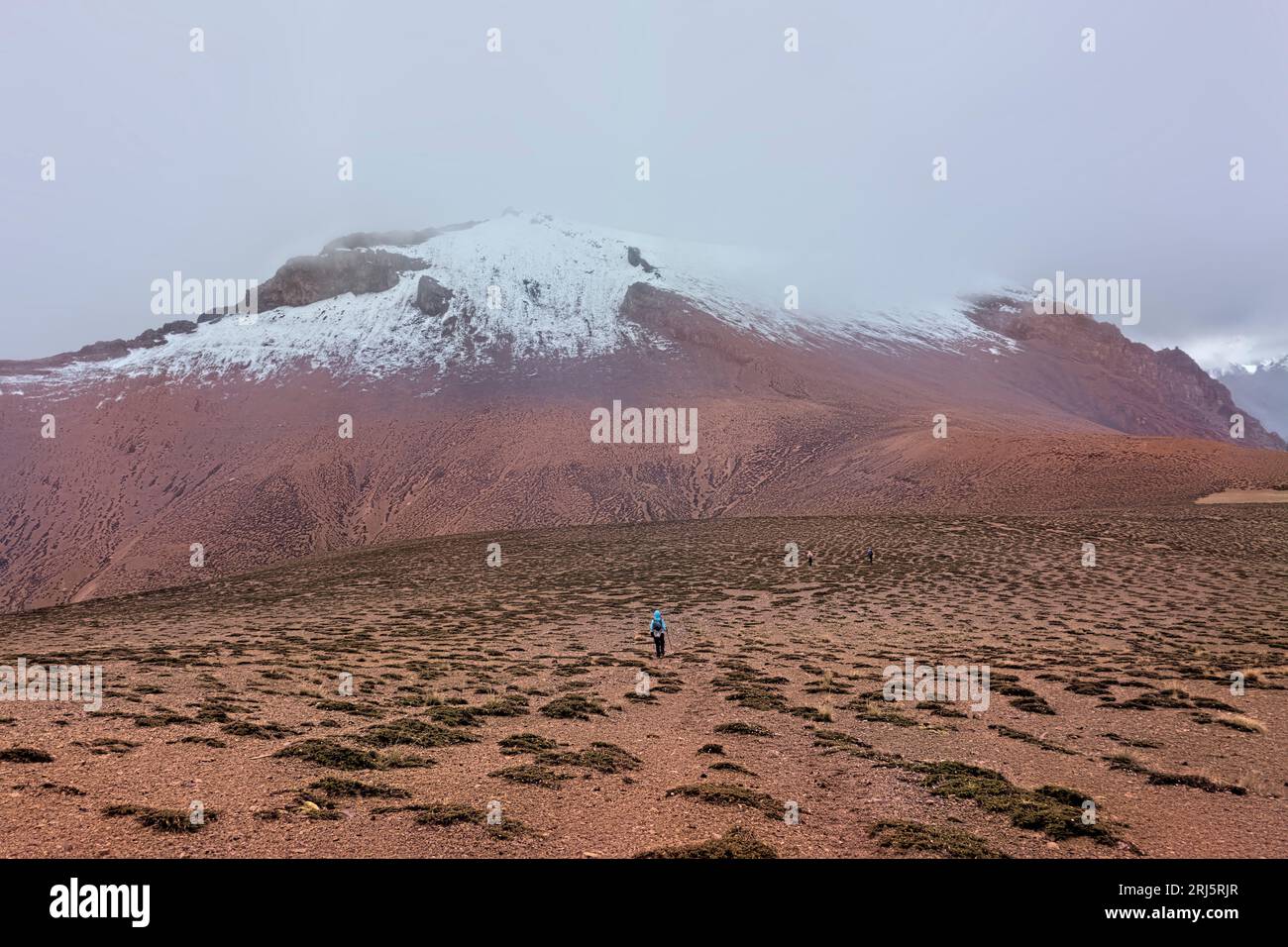 Trekking to the Nialo Kontse La Pass, Zanskar, Ladakh, India Stock ...