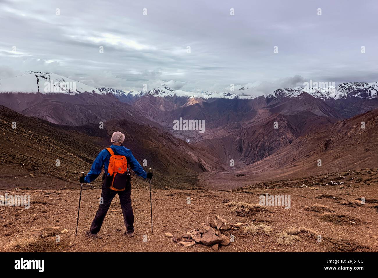 Trekking to the Nialo Kontse La Pass, Zanskar, Ladakh, India Stock ...