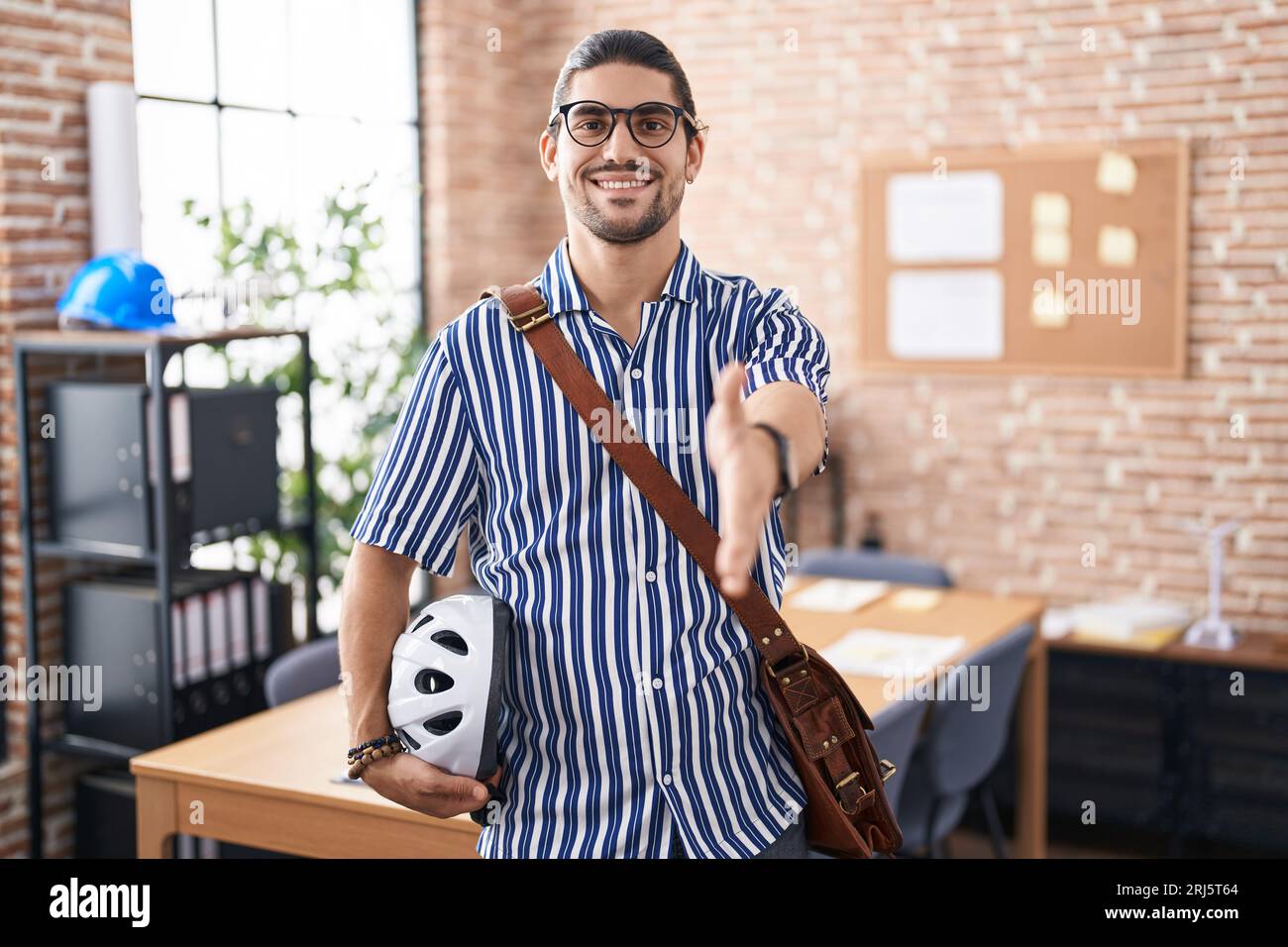 Shaking hands bike hi-res stock photography and images - Alamy