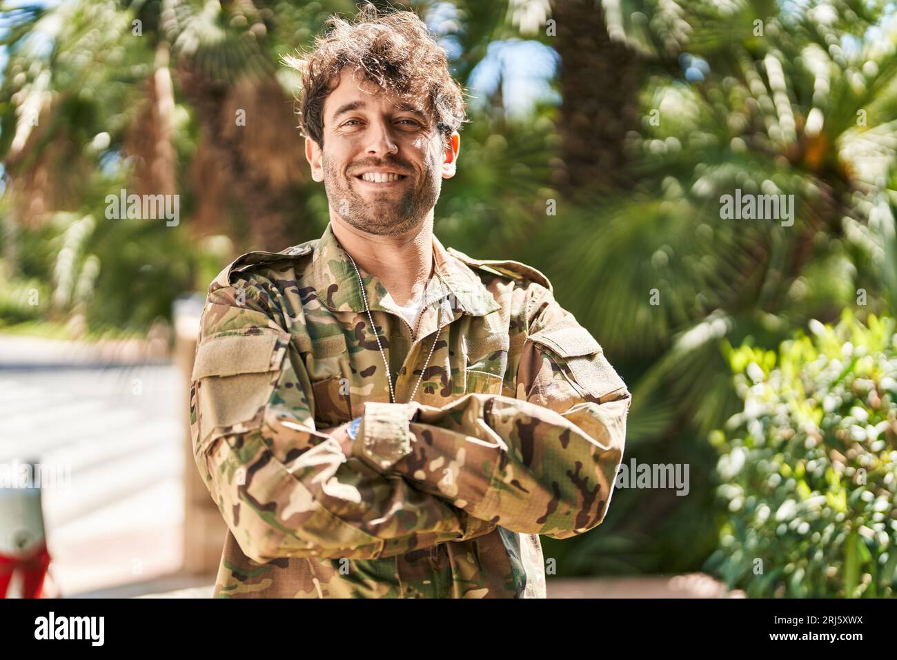 Portrait soldier standing arms crossed hi-res stock photography and ...