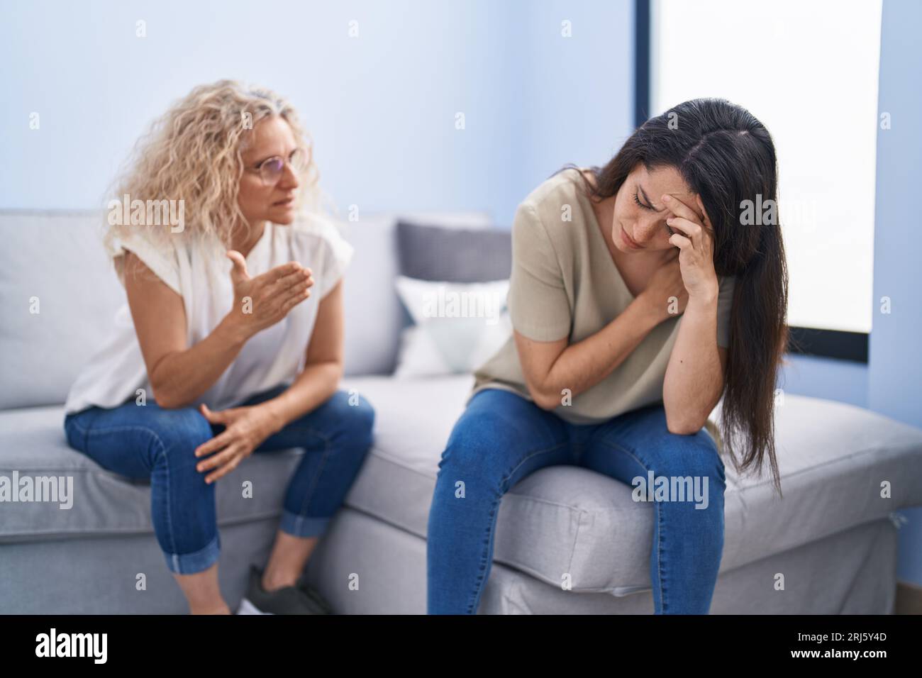 Adult daughter and elderly mother argue hi-res stock photography and images - Alamy