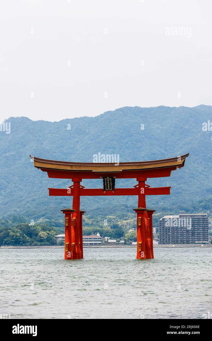 A vertical view of the red, floating Torii gate of the Itsukushima ...