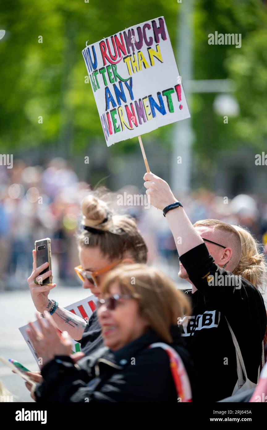 Encouraging sign hi-res stock photography and images - Alamy