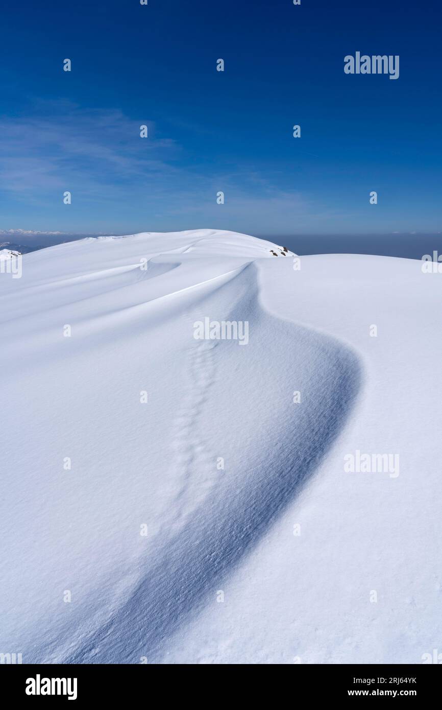 snowdrifts on top of the alpine mountain. snow dune lines, texture and ...