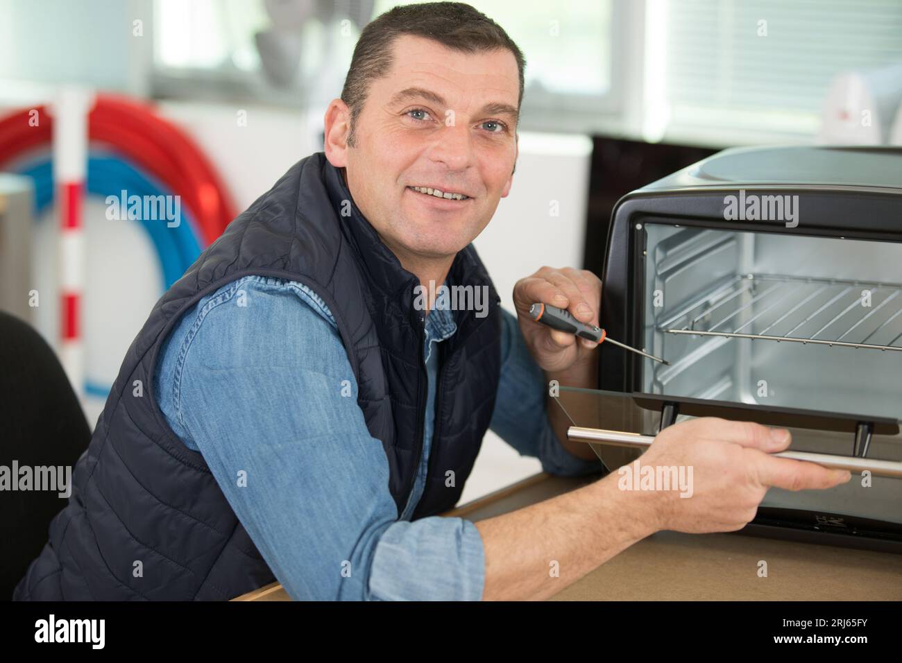 Man repairing oven hi-res stock photography and images - Alamy