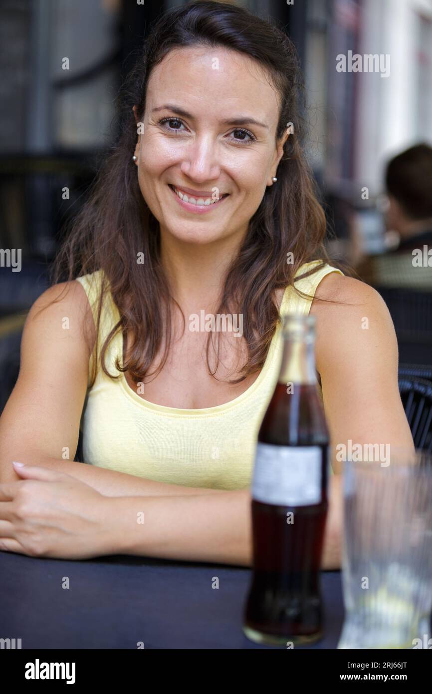 Pretty woman coke hi-res stock photography and images - Alamy