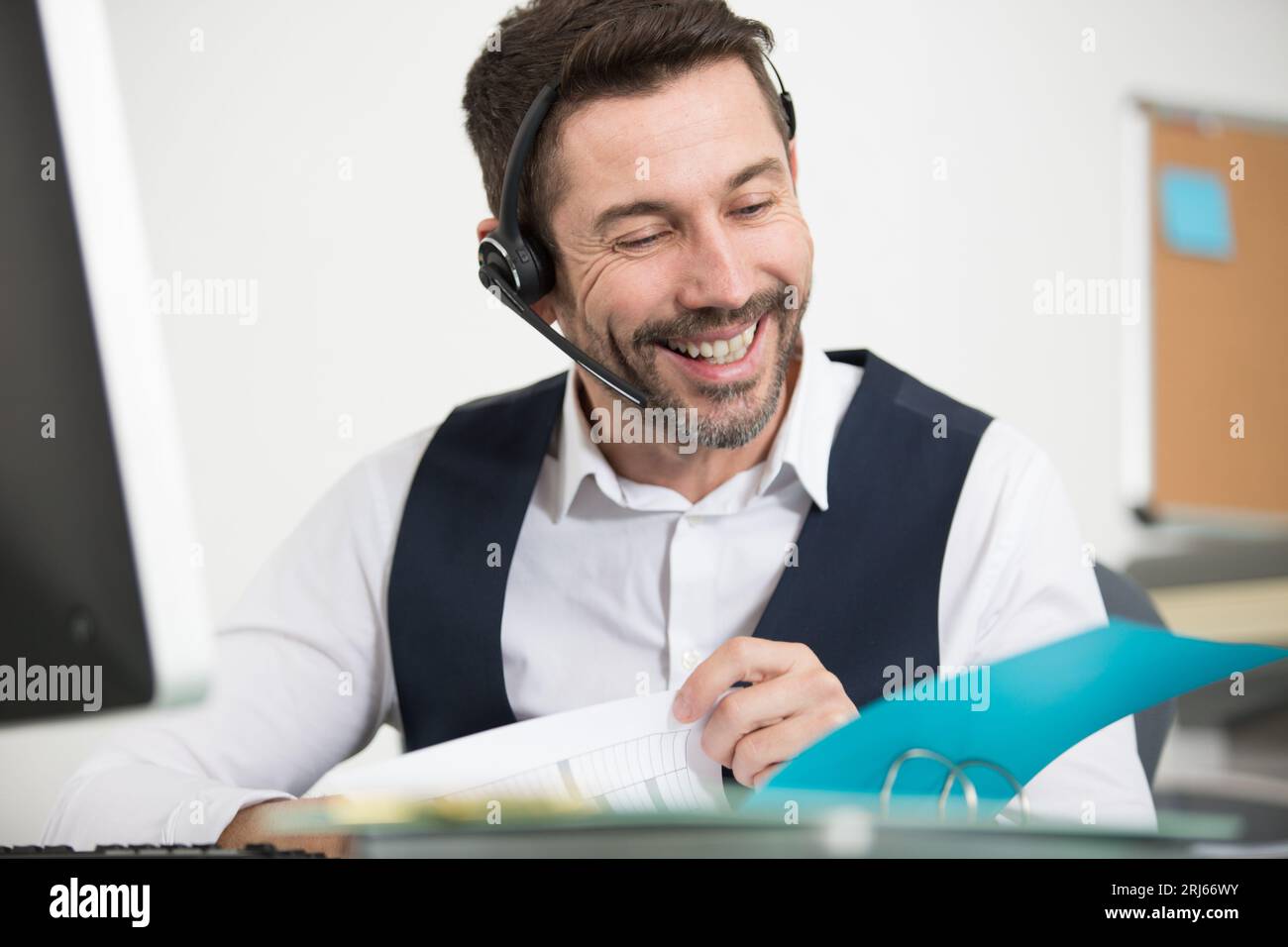 Man laughing call centre hi-res stock photography and images - Alamy