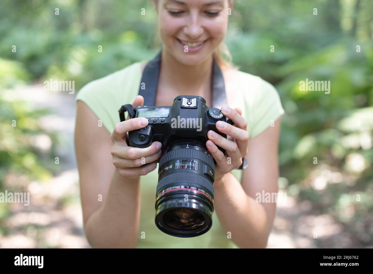 woman photographer takes images with dslr camera Stock Photo - Alamy