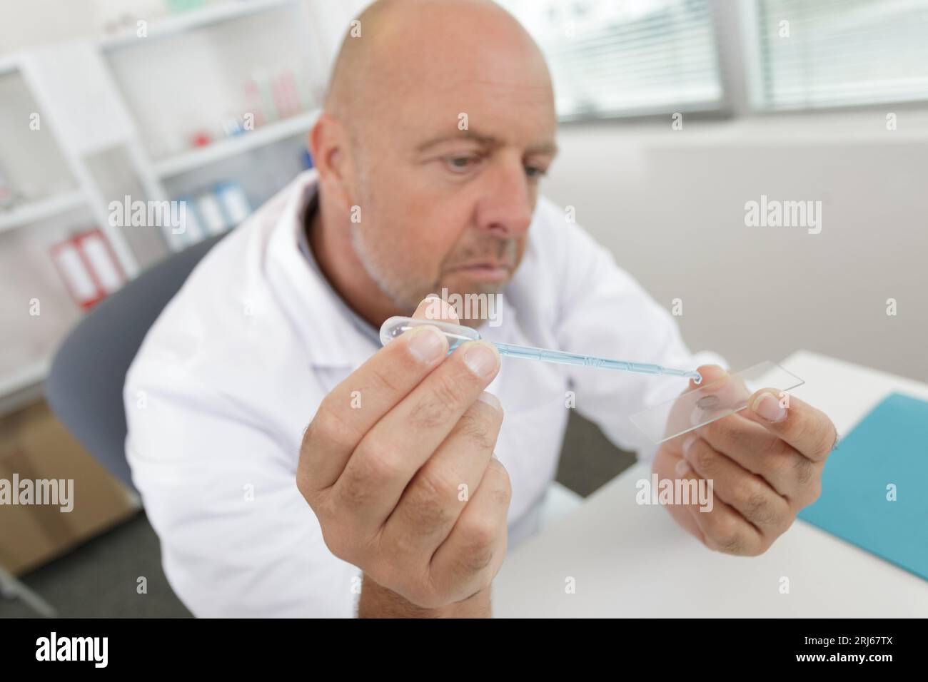Using a test tube hi-res stock photography and images - Alamy