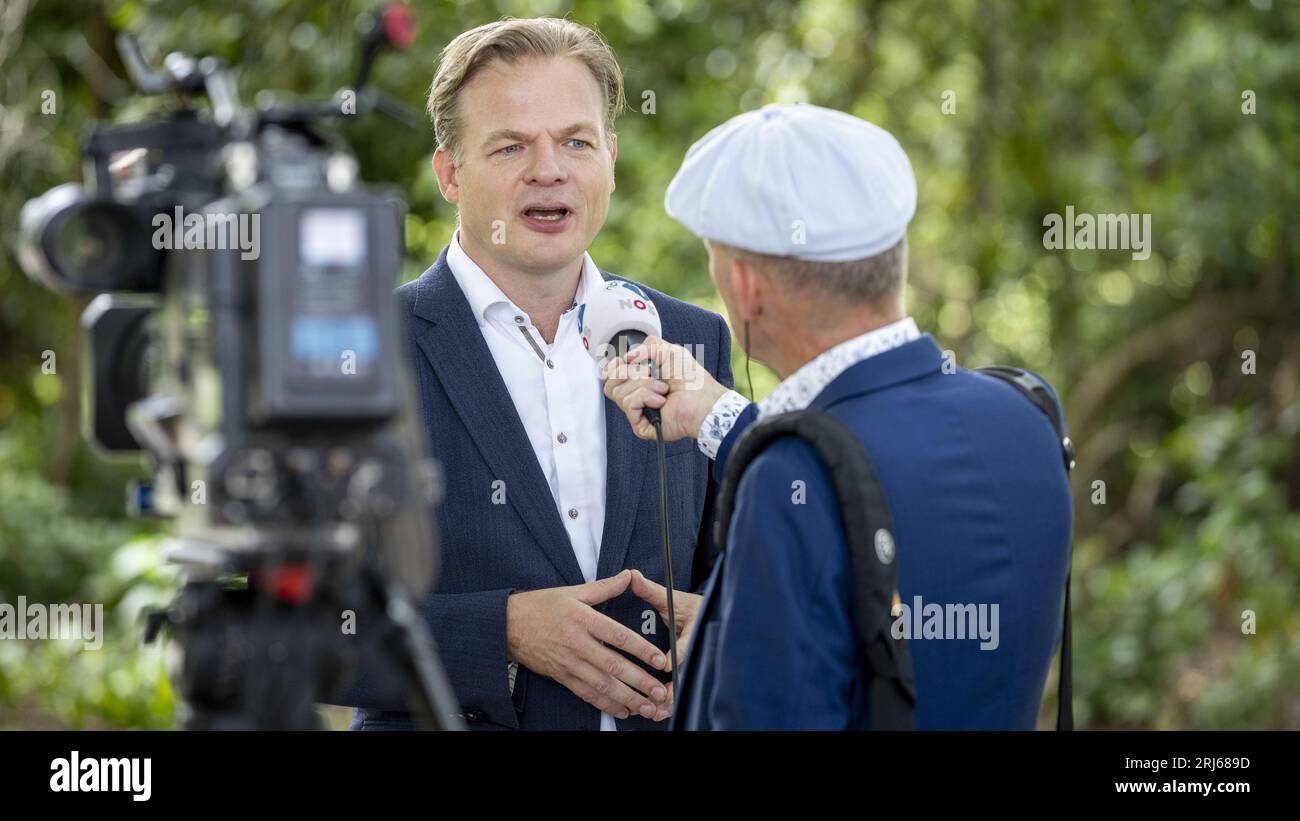ENSCHEDE - Pieter Omtzigt during a conversation with the media after ...