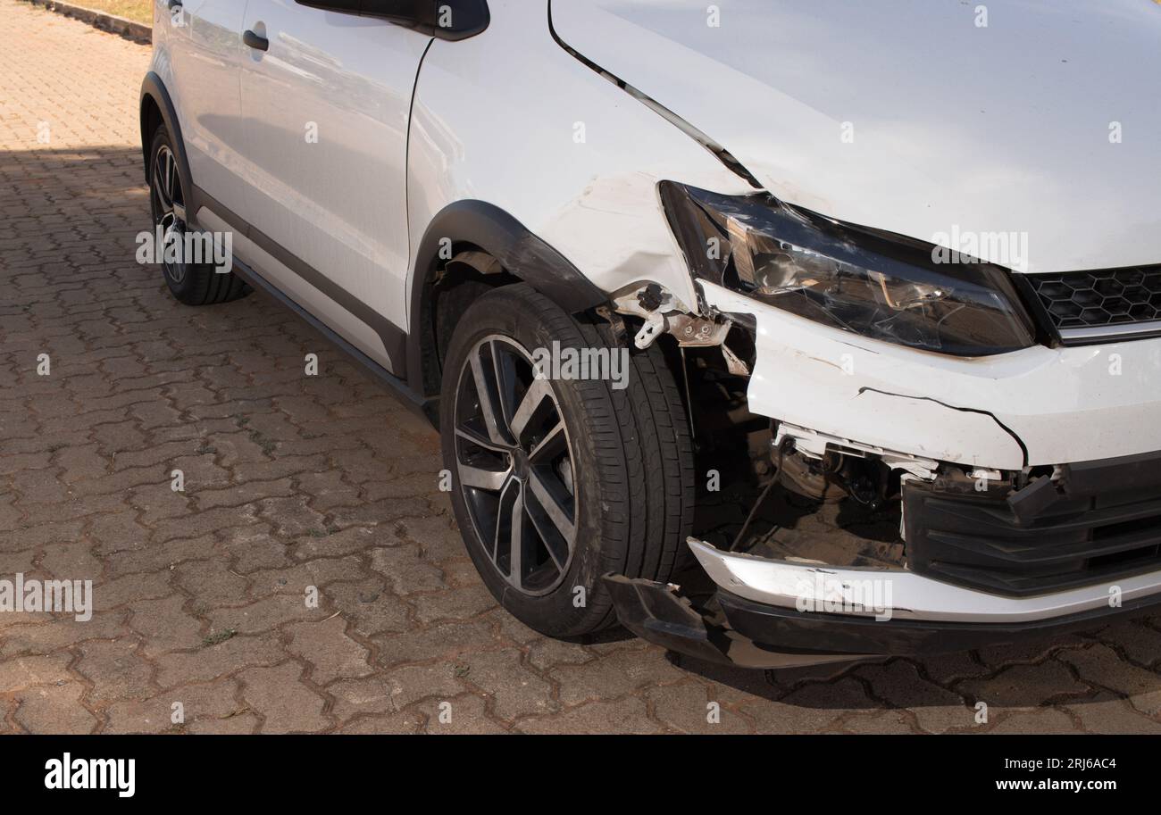 Smashed front end car hi-res stock photography and images - Alamy