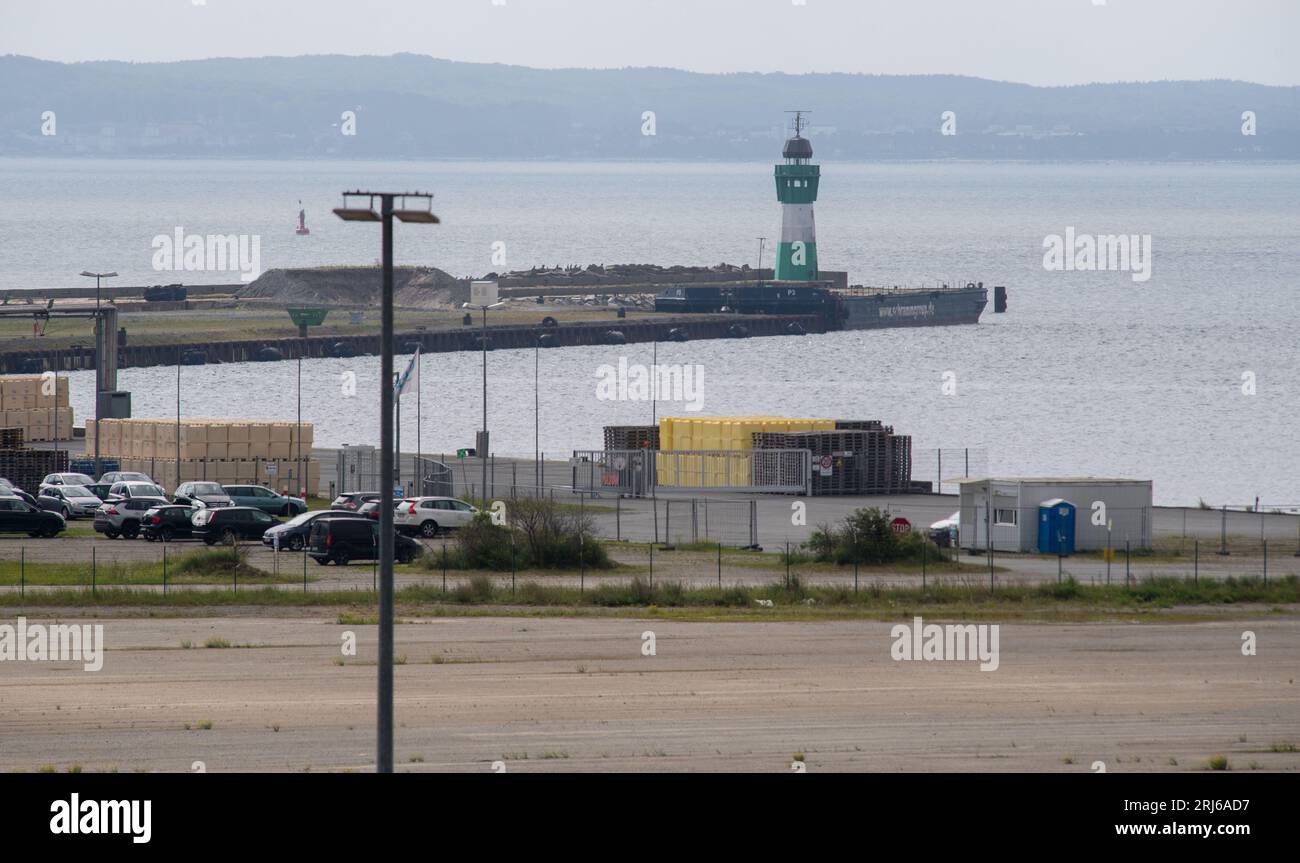 21 August 2023, Mecklenburg-Western Pomerania, Mukran: View of the port ...