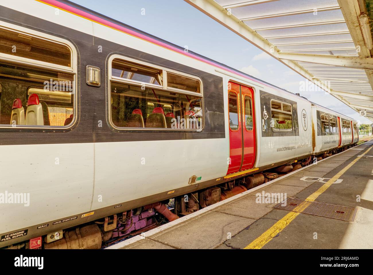 Shrewsbury, Shropshire, England, UK - Heart of Wales Line train at the platform of Shrewsbury ...