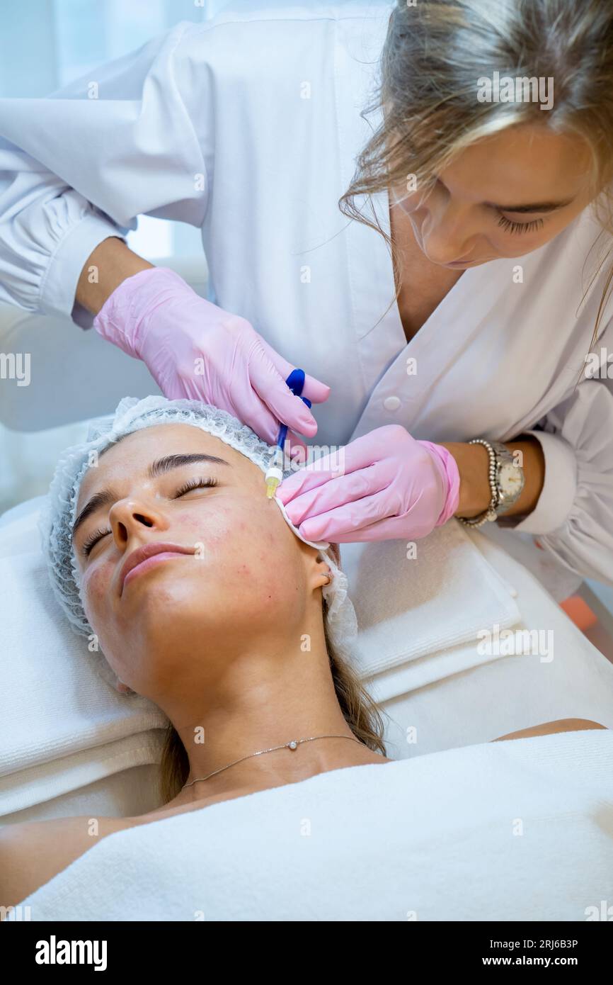 Cosmetologist doing injections to woman's face, skin treatment Stock ...