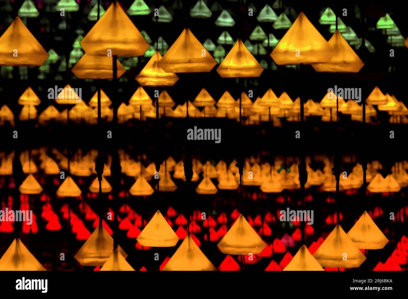 Red triangles hi-res stock photography and images - Alamy