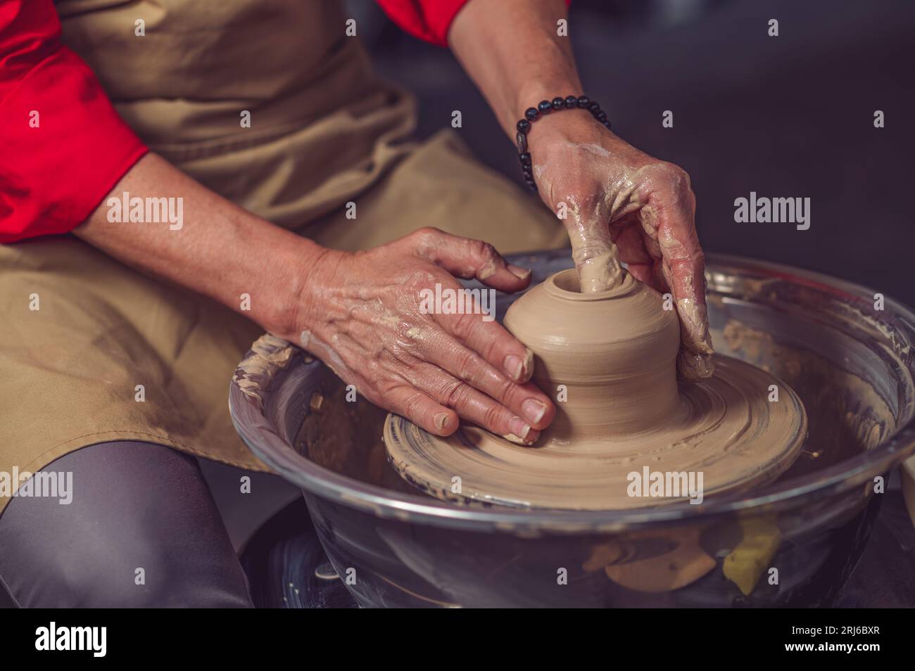Woman sculpting pottery clay hi-res stock photography and images - Alamy