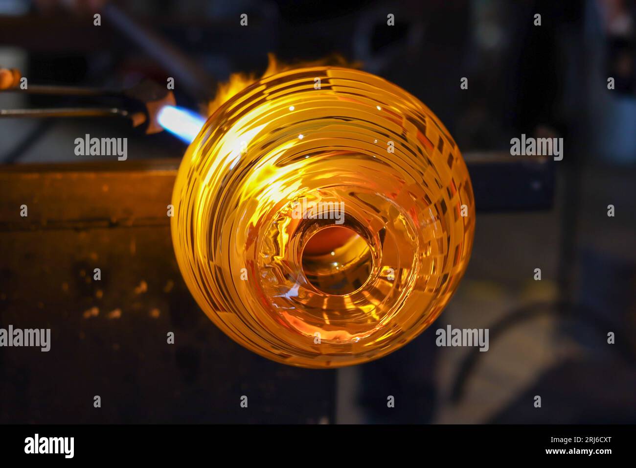 Molten_glass hi-res stock photography and images - Alamy