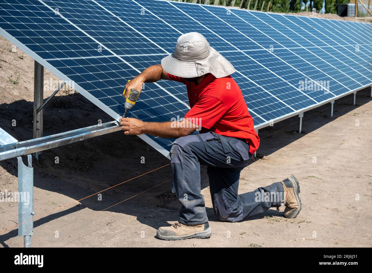 Solar panel fixing hi-res stock photography and images - Alamy