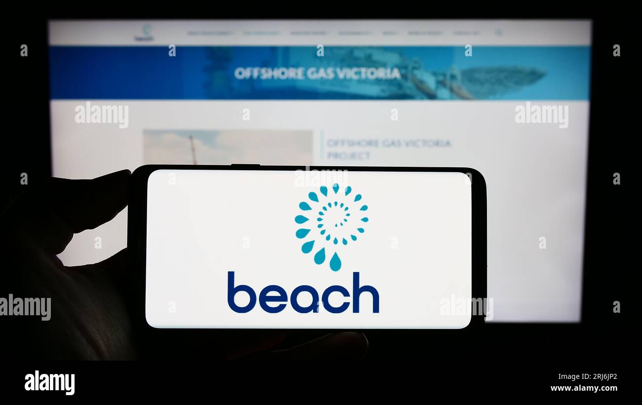 Person holding cellphone with logo of Australian oil company Beach ...