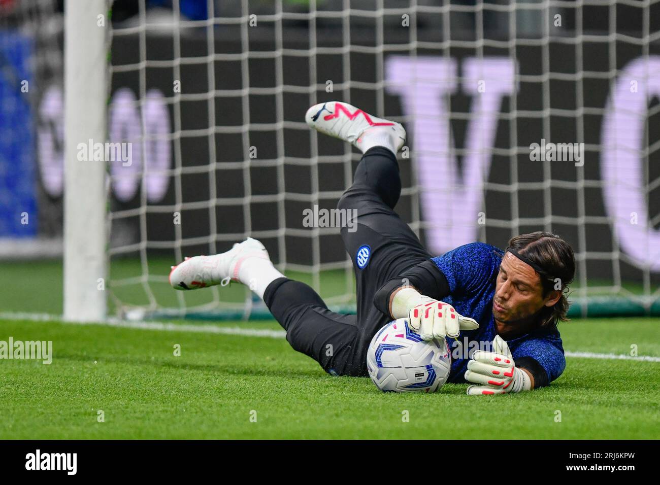 Goalkeeper yann sommer inter mailand hi-res stock photography and ...