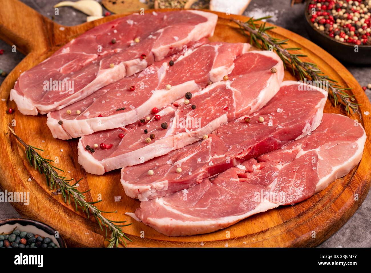 Whole beef joint hi-res stock photography and images - Alamy