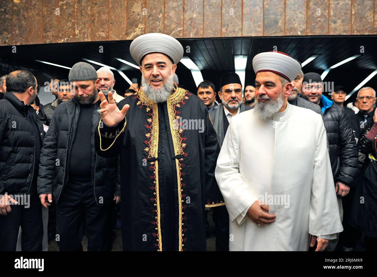 Sheikh Jameel Haleem and mufti Sheikh Akhmed Tamim greeting muslims ...