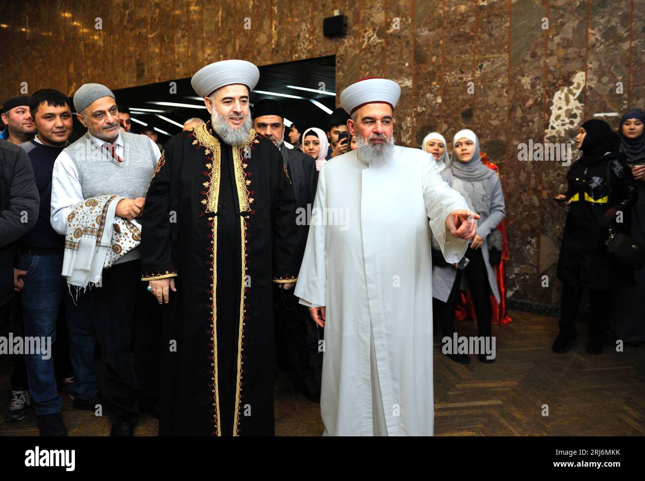 Sheikh Jameel Haleem and mufti Sheikh Akhmed Tamim greeting muslims ...