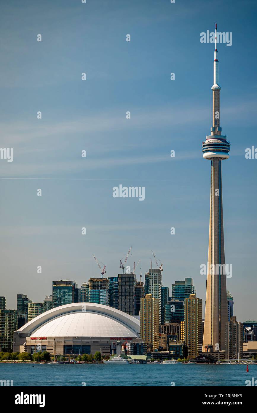 A vertical shot of the iconic CN Tower in Toronto, Canada Stock Photo ...