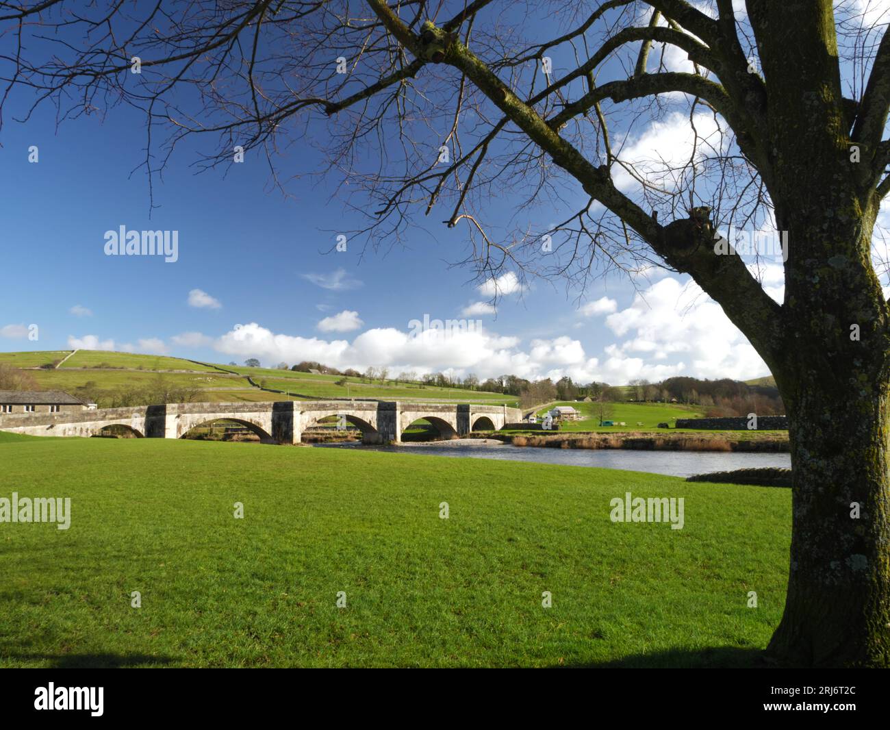 Bridge over the River Wharfe at Burnsall, North Yorkshire Stock Photo ...