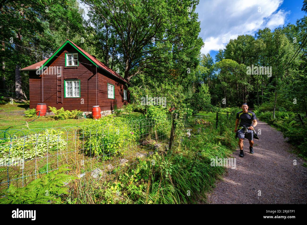 Helsinki people walking hi-res stock photography and images - Alamy