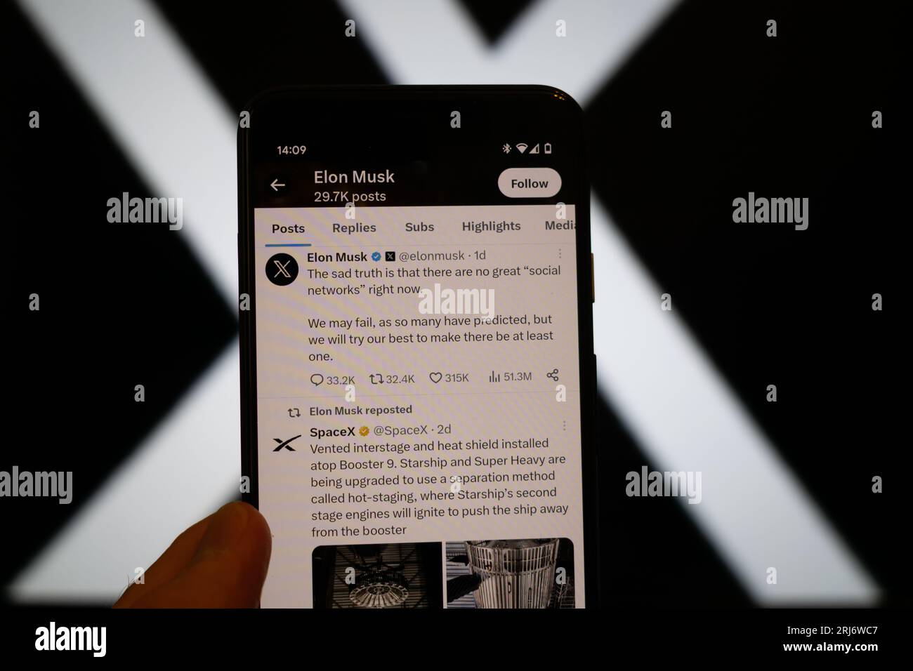 Elon Musk tweet on X Twitter. Comment on social networks and failure ...