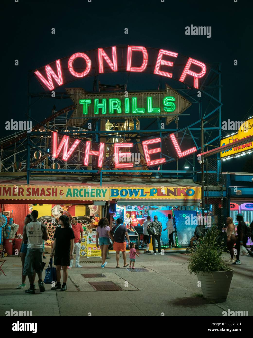 Vintage neon sign at Denos Wonder Wheel Amusement Park, Brooklyn, New ...