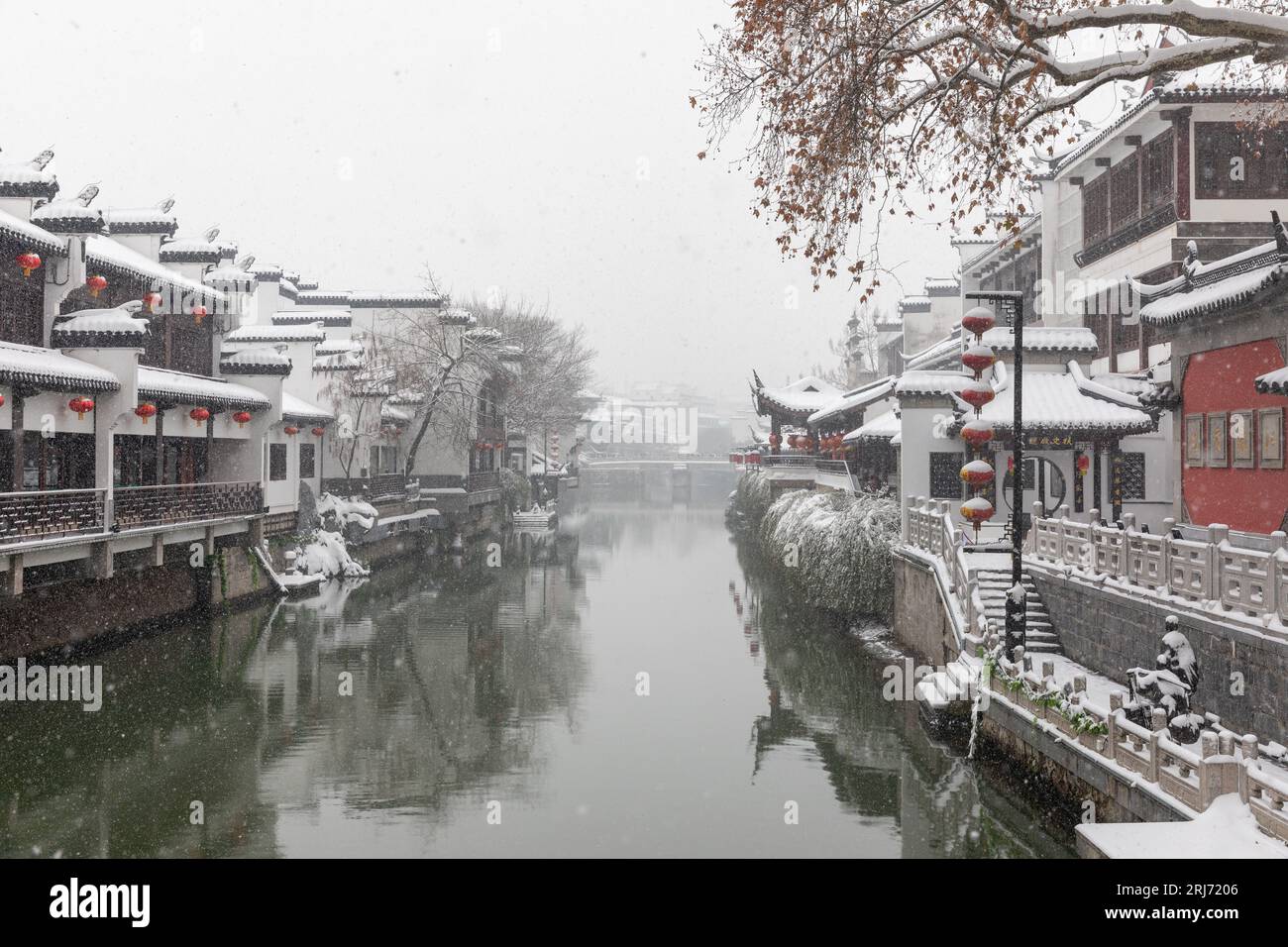 heavy snow fall in Nanjing, the city covered into a white and beautiful ...