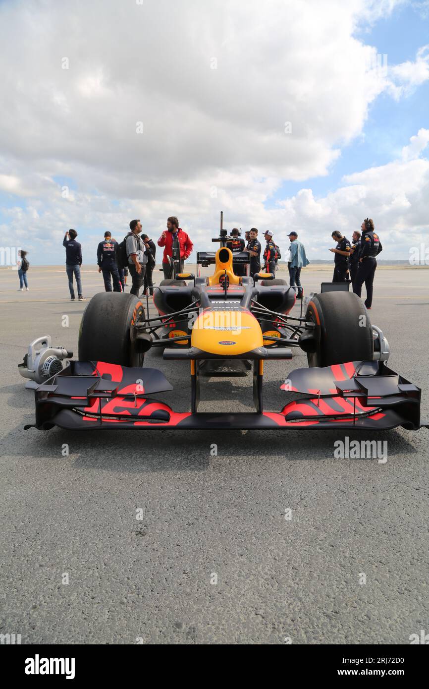 airplane event. air show including cargo planes balloons and f1 racing ...