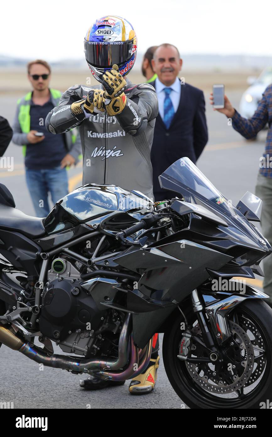 airplane event. air show including cargo planes balloons and f1 racing ...