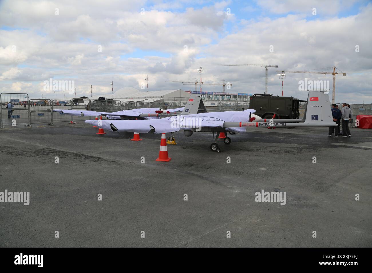 airplane event. air show including cargo planes balloons and f1 racing ...