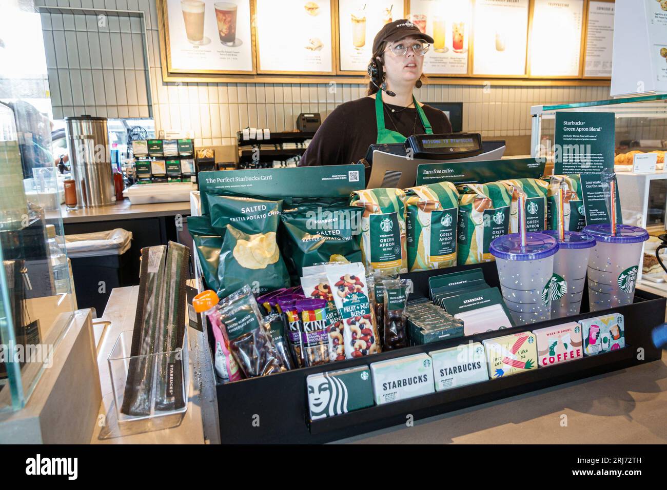 Starbucks counter united states hi-res stock photography and images - Alamy