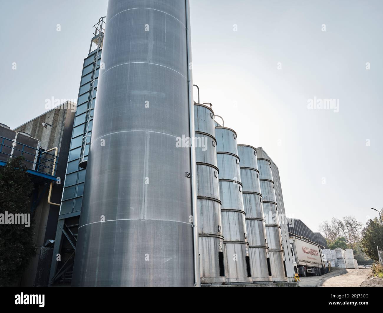 Silver silo hi-res stock photography and images - Alamy