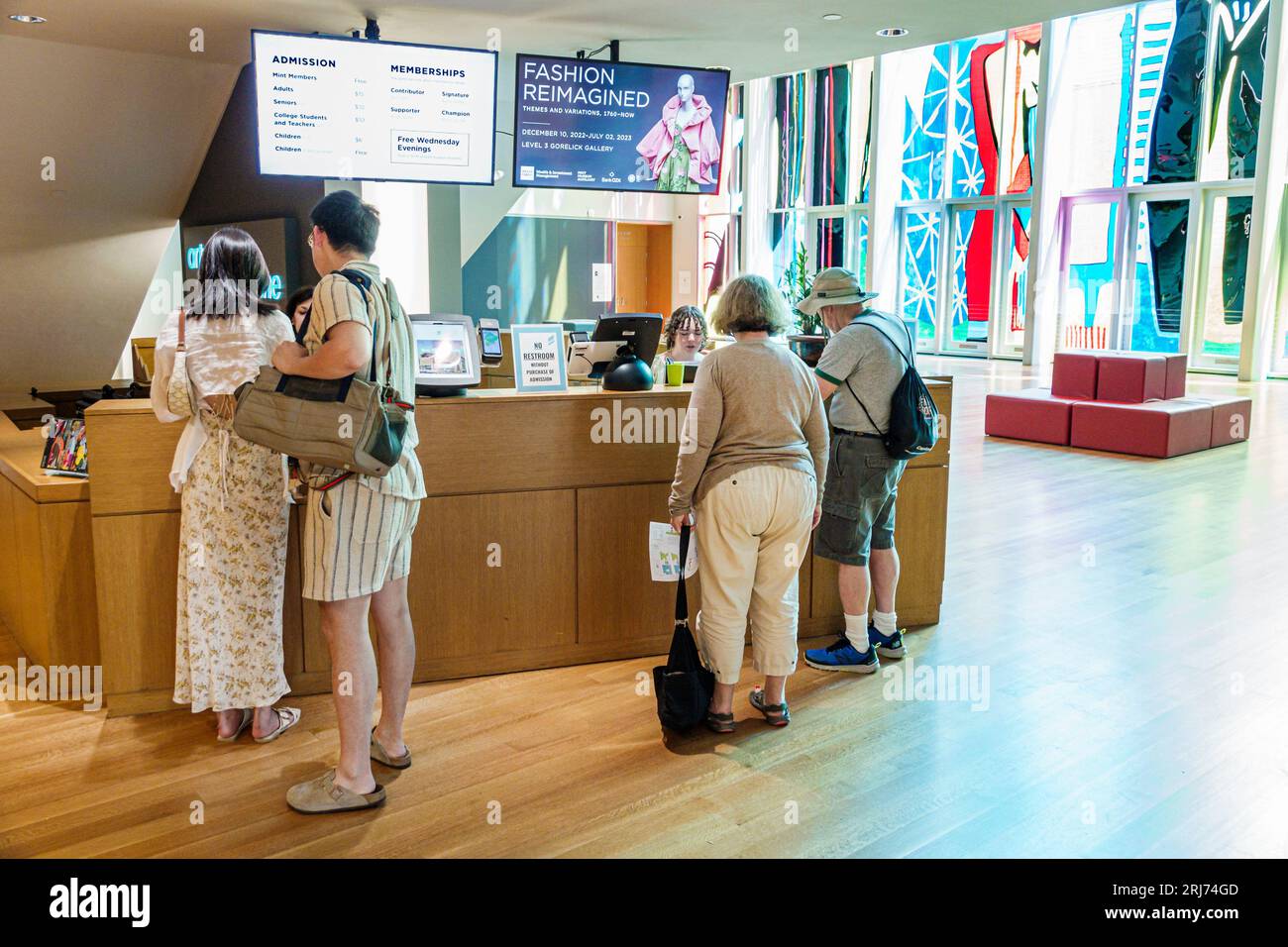 Information desk museum hi-res stock photography and images - Alamy