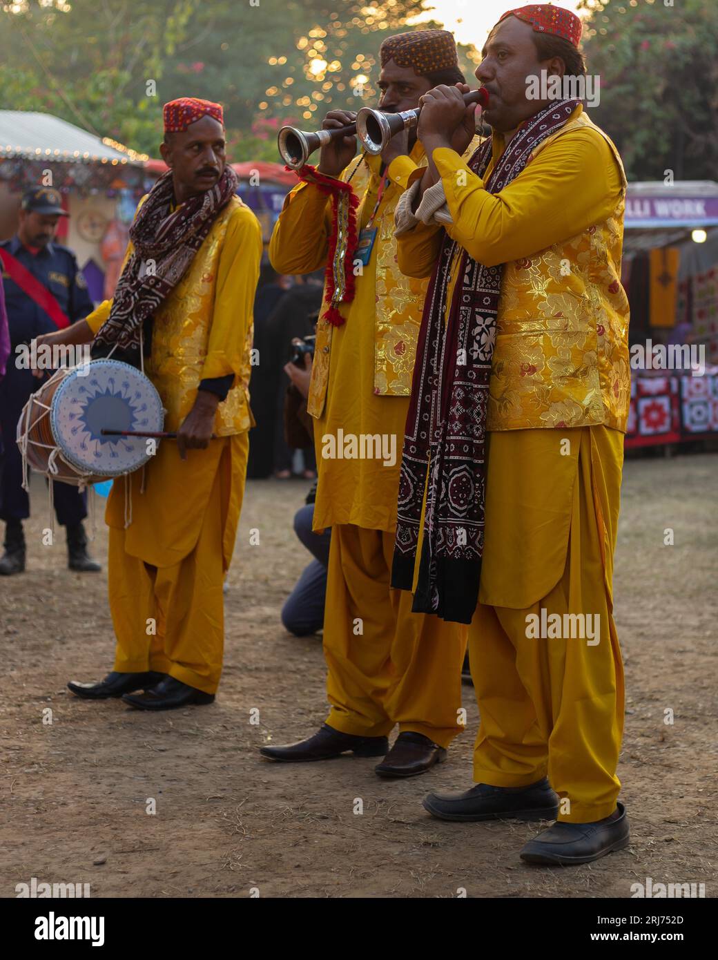Synchronised dancers hi-res stock photography and images - Alamy