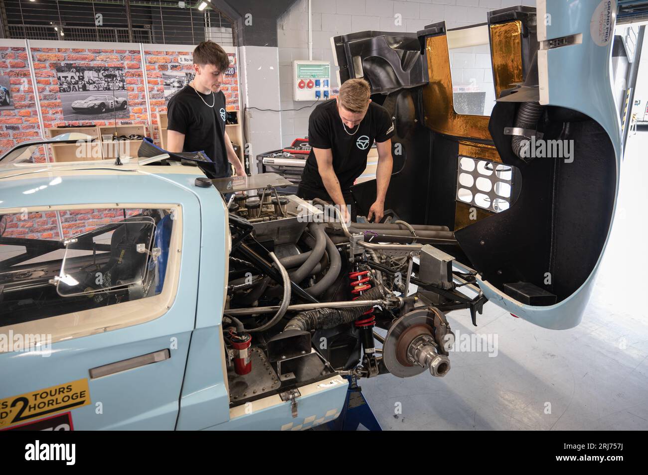The young mechanics are preparing the classic Ford GT40 for the ...