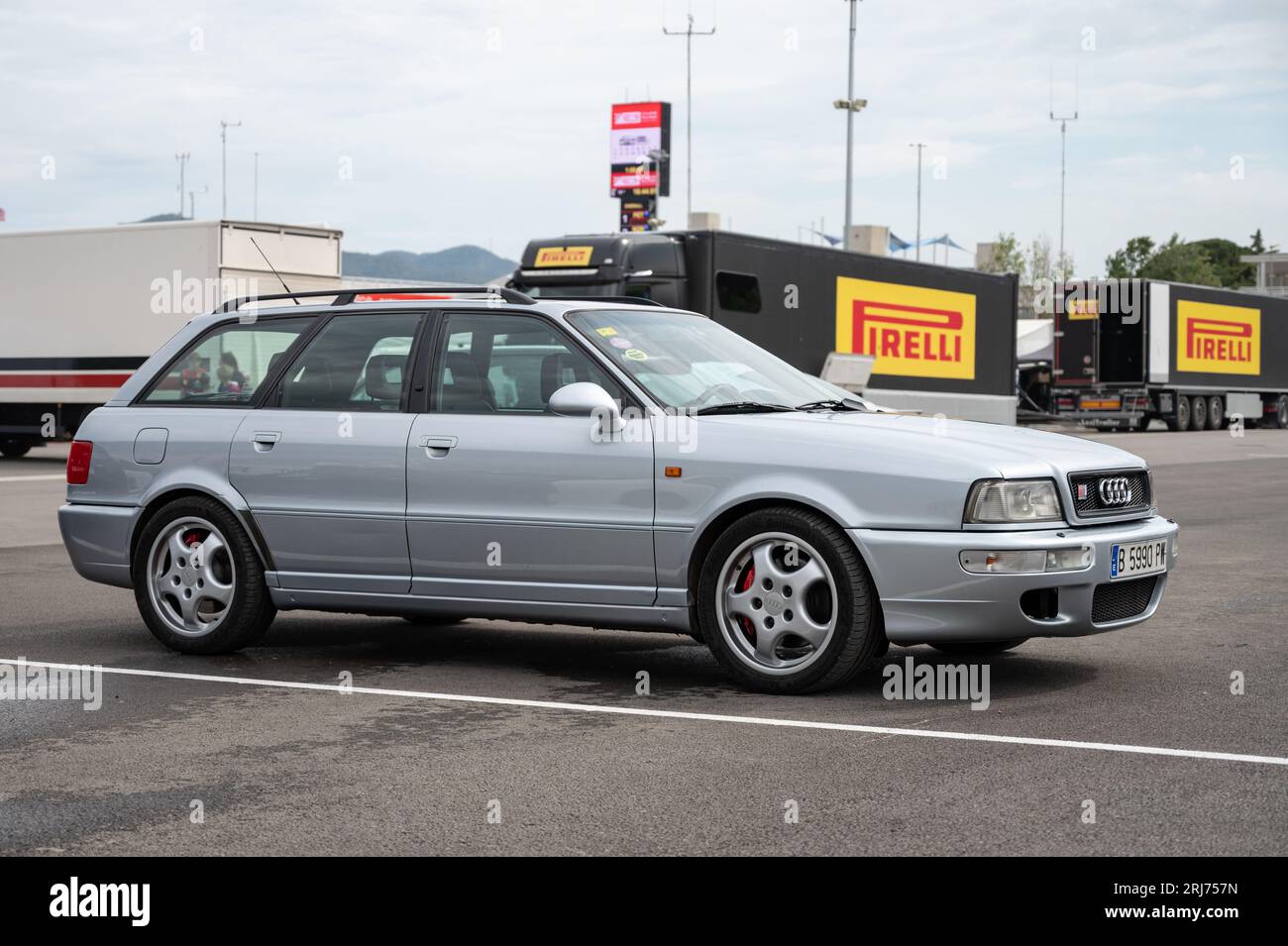 Side view of the classic light gray Audi RS2 Avant family sports car Stock Photo - Alamy