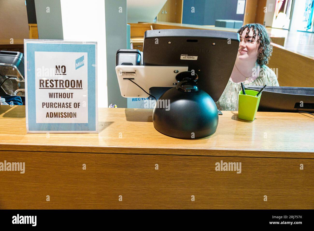 Sign notice no restroom without purchase hi-res stock photography and ...